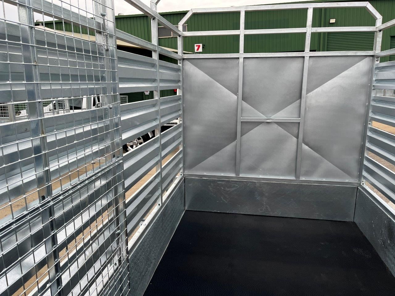 12 X 6 Ft Cattle Crate Trailer With 1 Person Install And Remove Stock ...